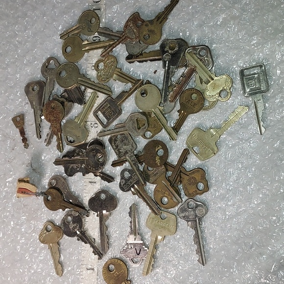 Vintage Keys Different Types | Other | Vintage Bag Of 45 Keys Of All ...